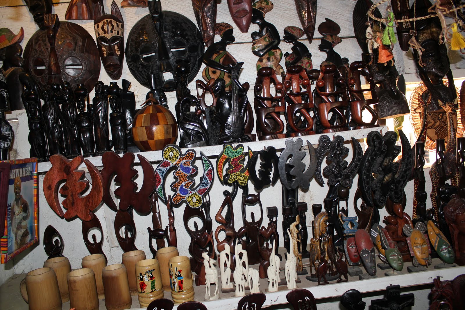 SHOPPING AT THE ART CENTER – ACCRA | Best Avenue Tours